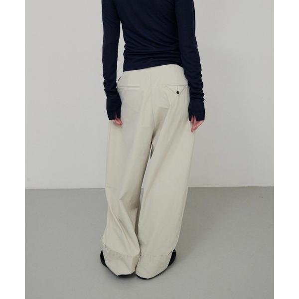 参考価格：7，800円発売時期：2025年04月コンディション：B（目立つ使用感なし）使用感が少ない、または気にならないアイテム前身頃：汚れ参考商品名：Half Up Tuck Pants参考品番：XHANR251001【商品に関する注意事...