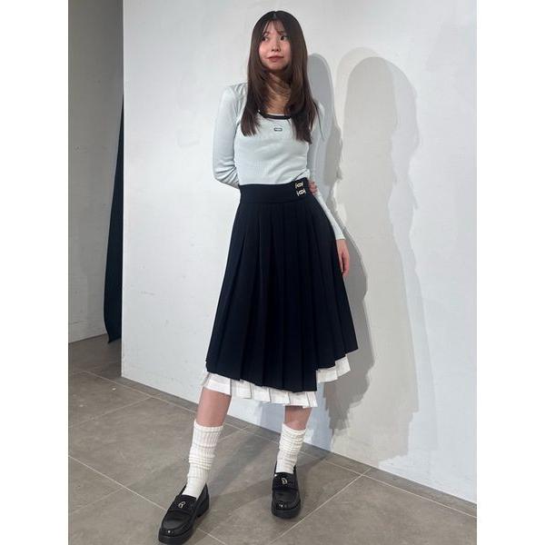 参考価格：8，800円発売時期：2025年11月コンディション：S（新品同様）タグ付きの未使用、または新品同様のアイテム付属品：タグ・インナー参考商品名：【SNIDEL×PUMA】レイヤードカットソー参考品番：SWCT255008【商品に関...