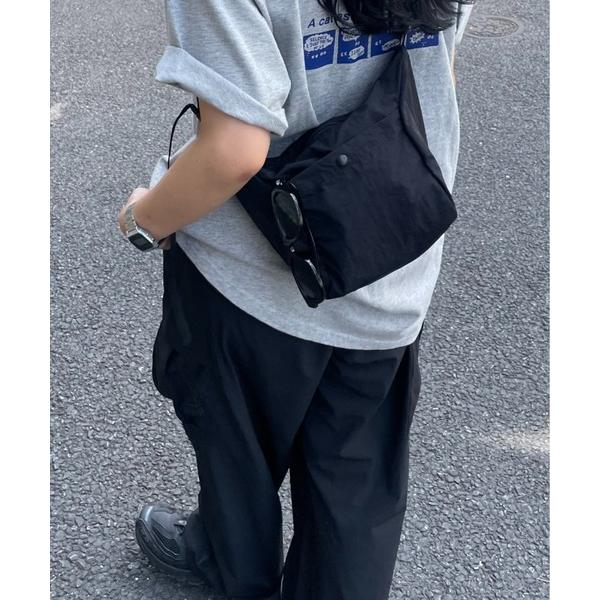 参考価格：4，180円発売時期：2025年07月コンディション：B（目立つ使用感なし）使用感が少ない、または気にならないアイテム全体的：汚れ参考商品名：超軽量70g 撥水ソフトナイロンミニショルダー参考品番：CMG2052112A0003【...