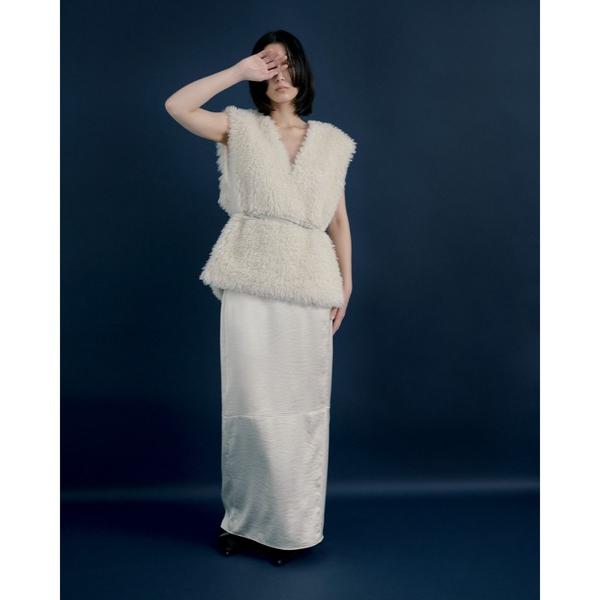 参考価格：14，300円発売時期：2024年07月コンディション：B（目立つ使用感なし）使用感が少ない、または気にならないアイテム全体的：汚れ参考商品名：サテンＩライン切り替えスカート参考品番：MWFS244030【商品に関する注意事項】・...