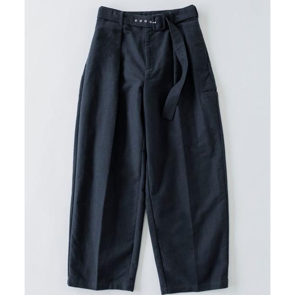 『セール実施中』参考価格：9，000円発売時期：2024年10月コンディション：A（使用感なし）数回使用した程度で使用感が感じられないアイテム付属品：ベルト参考商品名：【WILLIAM B.ELIOTT】 モールスキンベルトパンツ参考品番：...