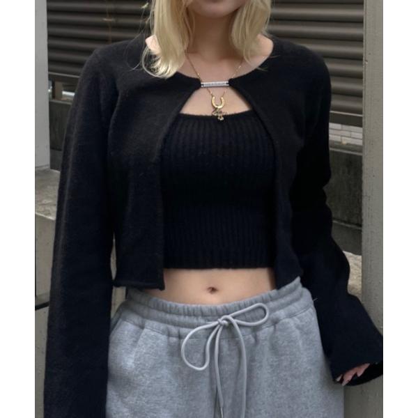 参考価格：9，900円発売時期：2024年12月コンディション：S（新品同様）タグ付きの未使用、または新品同様のアイテム付属品：タグ・インナー参考商品名：フロントプレートニットカーディガン&amp;キャミソール参考品番：12421-1231...