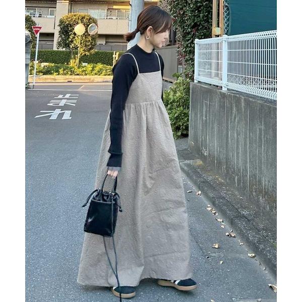 『タイムセール実施中』参考価格：5，390円発売時期：2024年12月コンディション：A（使用感なし）数回使用した程度で使用感が感じられないアイテム参考商品名：【CORNERS by KR】エンボスジャガードキャミワンピ参考品番：TRF-0...