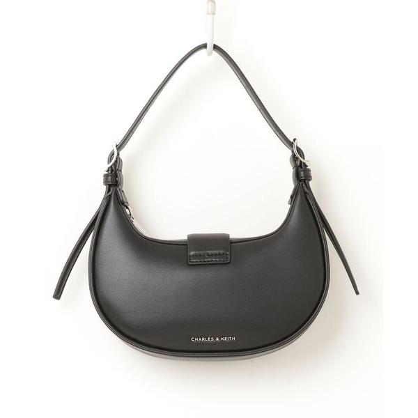 参考価格：9，900円発売時期：2023年08月コンディション：A（使用感なし）数回使用した程度で使用感が感じられないアイテムショルダーストラップ：欠損参考商品名：トライアングルバックル ベルトショルダーバッグ参考品番：CK2-502712...