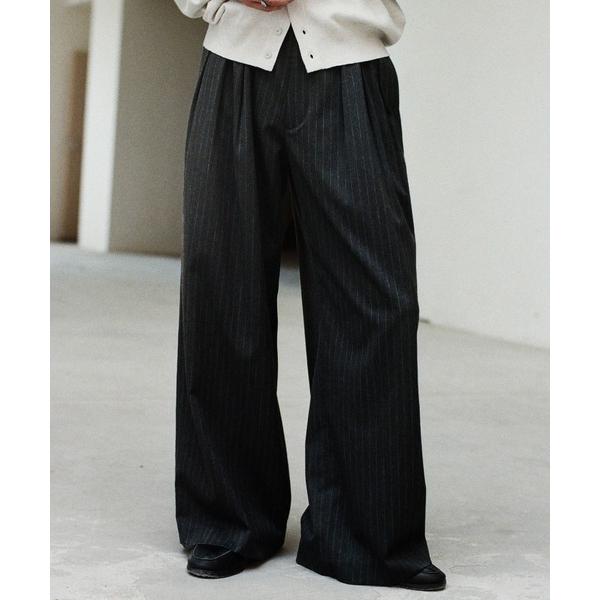 『セール実施中』参考価格：5，940円発売時期：2025年03月コンディション：A（使用感なし）数回使用した程度で使用感が感じられないアイテム参考商品名：SLIGHT FLARE DOUBLE CLOTH BAGGY SLACKS参考品番：...