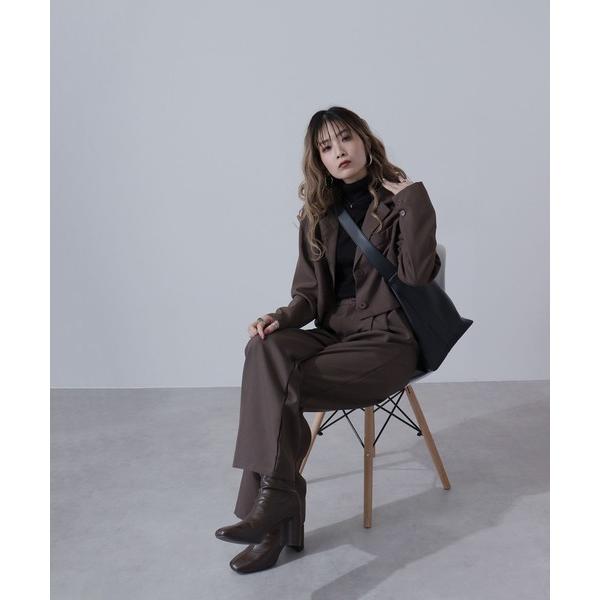 参考価格：7，590円発売時期：2024年01月コンディション：B（目立つ使用感なし）使用感が少ない、または気にならないアイテム袖：汚れ参考商品名：＆soiree クロップドテーラードジャケット＆パンツ セットアップ参考品番：CAP-920...