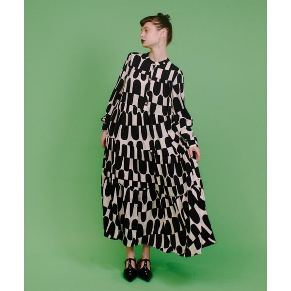 参考価格：5，940円発売時期：2023年12月コンディション：C（やや使用感あり）使用感があり、やや気になる傷や汚れがあるアイテム全体的：汚れ参考商品名：ジオメトリックプリントティアードワンピース参考品番：VLIZI0124004【商品に...