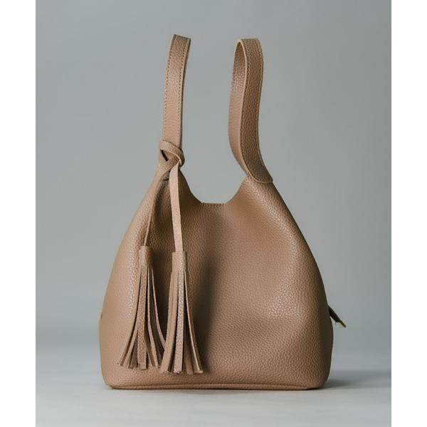 参考価格：11，000円発売時期：2023年02月コンディション：C（やや使用感あり）使用感があり、やや気になる傷や汚れがあるアイテム全体的：保管上のにおいがします。内側：汚れ、ほつれ付属品：保存袋参考商品名：3-  PUレザー タッセルバ...