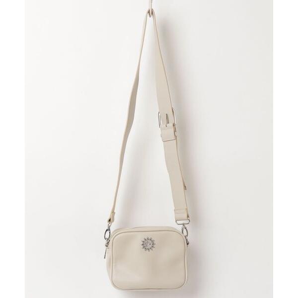 参考価格：11，100円発売時期：2021年04月コンディション：C（やや使用感あり）使用感があり、やや気になる傷や汚れがあるアイテム角：剥げ参考商品名：ボールチェーンミニショルダーBAG参考品番：372121901601ZOZO問い合わせ...