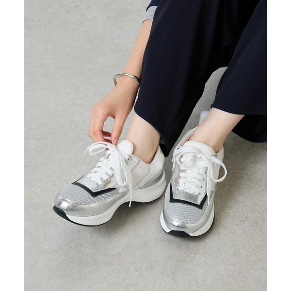 『セール実施中』参考価格：11，000円発売時期：2024年10月コンディション：B（目立つ使用感なし）使用感が少ない、または気にならないアイテム表面：汚れ付属品：箱・タグ参考商品名：軽量オリジナルダッドスニーカー参考品番：CLZ50A21...