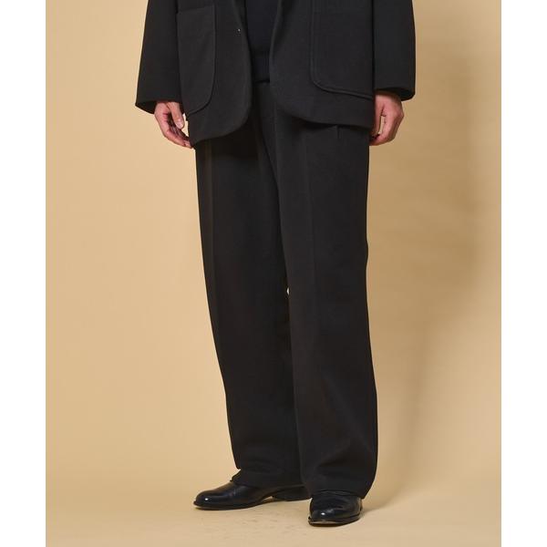 参考価格：6，930円発売時期：2025年09月コンディション：B（目立つ使用感なし）使用感が少ない、または気にならないアイテム全体的：色あせ付属品：スペアボタン参考商品名：2tuck Peachskin Slacks / ツータックピーチ...