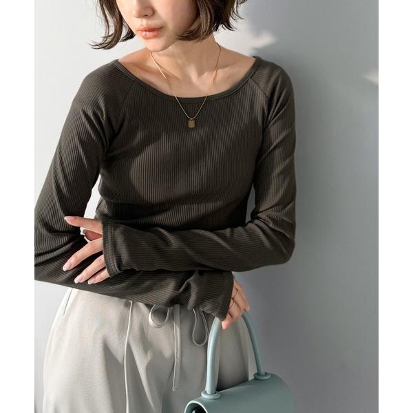 参考価格：3，999円発売時期：2025年08月コンディション：B（目立つ使用感なし）使用感が少ない、または気にならないアイテム前身頃：汚れ参考商品名：デコルテラインを美しく演出。クルーネックリブトップス（長袖）参考品番：ce1260459...
