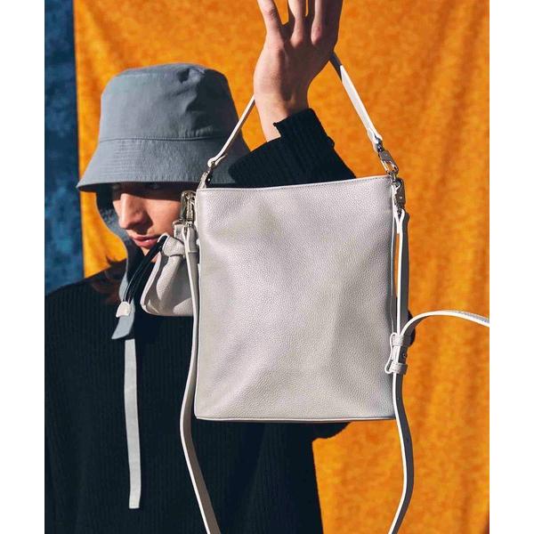 参考価格：19，800円発売時期：2022年04月コンディション：B（目立つ使用感なし）使用感が少ない、または気にならないアイテム表面：汚れ、色あせ参考商品名：《UNISEX》2WAY Leather Mini Shoulder Bag W...