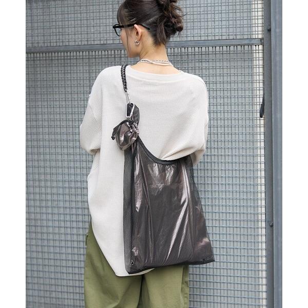 参考価格：5，500円発売時期：2024年02月コンディション：B（目立つ使用感なし）使用感が少ない、または気にならないアイテム付属品：汚れ、色あせ表面：ほつれ参考商品名：マルチウェイ メッシュバッグ ラメ参考品番：116224890007...