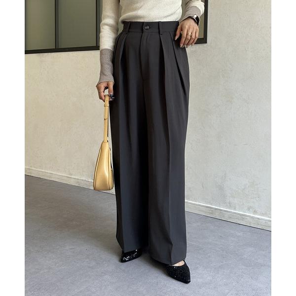 参考価格：5，940円発売時期：2024年09月コンディション：C（やや使用感あり）使用感があり、やや気になる傷や汚れがあるアイテムすそ周り：毛玉、汚れ後身頃：ひきつれ参考商品名：2タックスラックスパンツ参考品番：PGD10A2202C00...