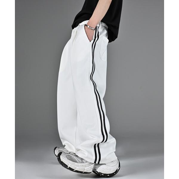 『セール実施中』参考価格：6，600円発売時期：2025年02月コンディション：C（やや使用感あり）使用感があり、やや気になる傷や汚れがあるアイテム後身頃・内側：汚れ内側：毛玉参考商品名：line track wide slacks参考品番...