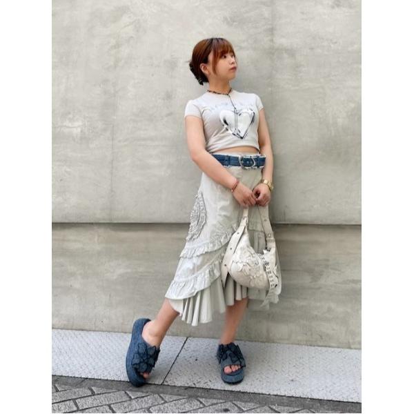 ZOZO問い合わせ番号:104097411ショップ:Desigual，デシグアルブランド:Desigual，デシグアル商品名:【Desigual × Nicki Nicole】「BOYS LIE」メタリックハートプリント 半袖Tシャツカテゴ...