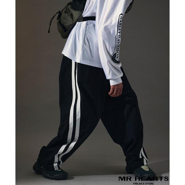 参考価格：5，995円発売時期：2024年04月コンディション：A（使用感なし）数回使用した程度で使用感が感じられないアイテム参考商品名：限定展開 MR HEARTS/ミスターハーツ WIDE SILHOUETTE SIDE LINE NY...