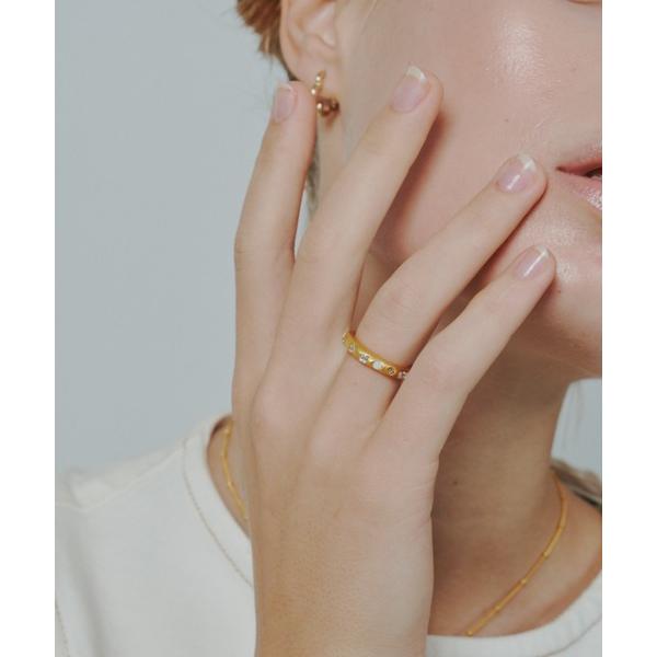 『セール実施中』参考価格：4，950円発売時期：2023年07月コンディション：A（使用感なし）数回使用した程度で使用感が感じられないアイテム参考商品名：【HOT】Tiny Stone Embed Ring参考品番：WH76343641【商...