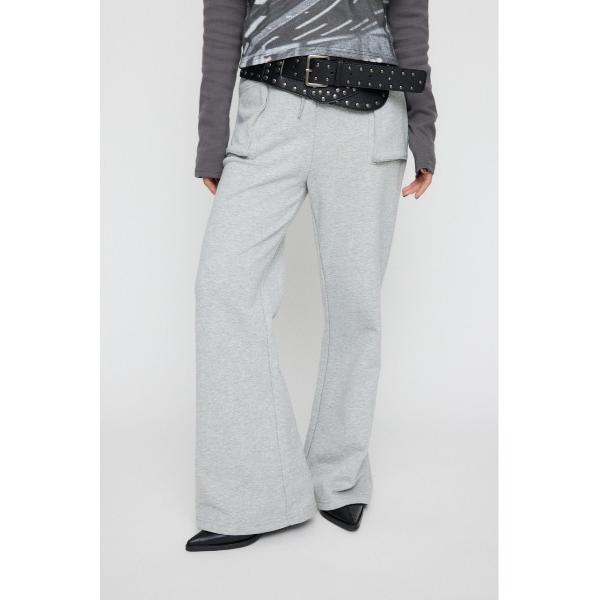 『セール実施中』参考価格：8，250円発売時期：2024年12月コンディション：B（目立つ使用感なし）使用感が少ない、または気にならないアイテムすそ周り：汚れ参考商品名：BASIC POCKET スウェットパンツ参考品番：510HSA81-...