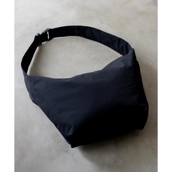 参考価格：6，600円発売時期：2024年09月コンディション：B（目立つ使用感なし）使用感が少ない、または気にならないアイテム表面：汚れ参考商品名：Watertight zipper tech shoulder bag / 止水ファスナー...