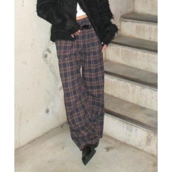 参考価格：9，900円発売時期：2024年11月コンディション：B（目立つ使用感なし）使用感が少ない、または気にならないアイテム全体的：色あせ、毛玉参考商品名：ルーズストレートチェックパンツ参考品番：12421-252202【商品に関する注...