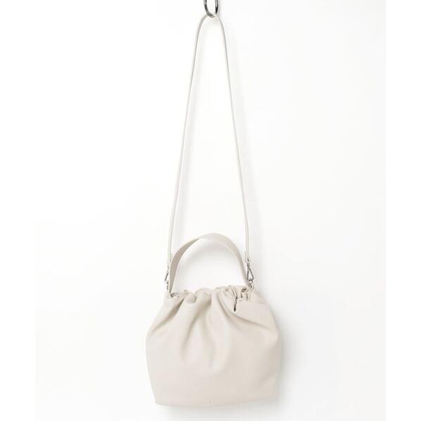 参考価格：12，100円発売時期：2024年03月コンディション：C（やや使用感あり）使用感があり、やや気になる傷や汚れがあるアイテム全体的：汚れ参考商品名：【別注】＜ALLA HOLLON＞2ハンドル バッグ参考品番：3632599212...