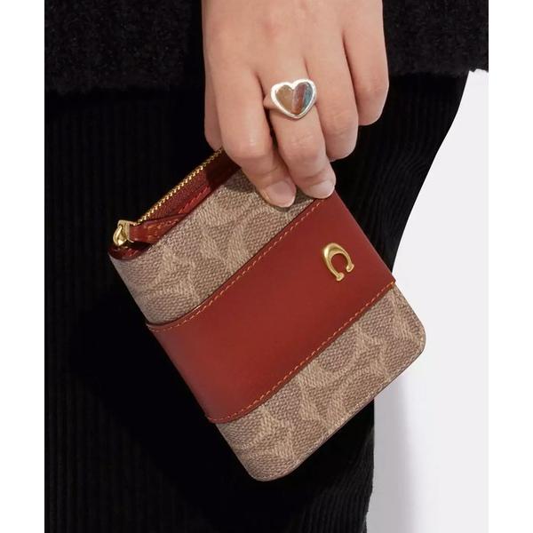 『タイムセール実施中』参考価格：31，900円発売時期：2022年07月コンディション：C（やや使用感あり）使用感があり、やや気になる傷や汚れがあるアイテム全体的：汚れ参考商品名：ビルフォールド ウォレット カラーブロック シグネチャー キ...