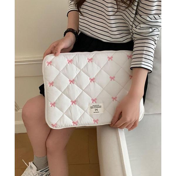 ZOZO問い合わせ番号:104214652ショップ:Mayree，メイリーブランド:Mignonjour，ミニョンジュール商品名:Mignonjour/リボン刺繍キルティングPCケース 13インチ M2895カテゴリ:PC・スマホグッズ/家...