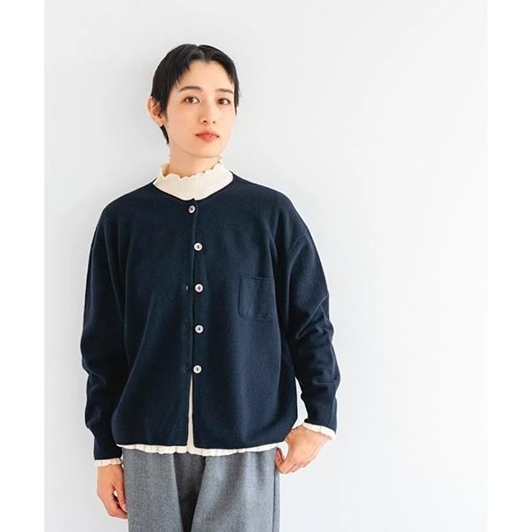 参考価格：20，900円発売時期：2024年10月コンディション：B（目立つ使用感なし）使用感が少ない、または気にならないアイテム全体的：型崩れ参考商品名：ラムウール×カシミヤ ポケットカーディガン参考品番：42110329【商品に関する注...