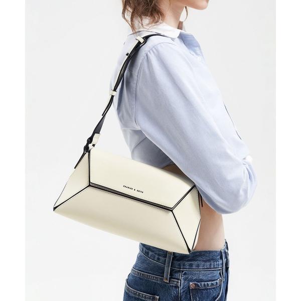 参考価格：11，900円発売時期：2022年10月コンディション：A（使用感なし）数回使用した程度で使用感が感じられないアイテム付属品：保存袋参考商品名：Nasrin ナスリン ジオメトリックショルダーバッグ参考品番：CK2-2078190...