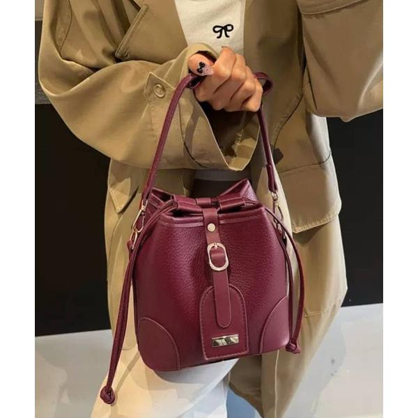 参考価格：4，389円発売時期：2024年12月コンディション：D（傷・汚れあり）傷や汚れがあるが使用には問題ないアイテム装飾部分：傷、剥げ全体的：汚れ参考商品名：スクエア型巾着ショルダーバッグ参考品番：310120100【商品に関する注意...