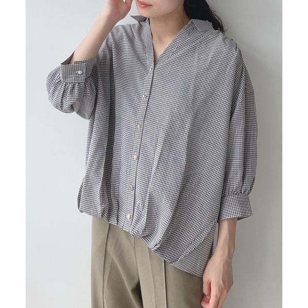 参考価格：6，490円発売時期：2023年06月コンディション：B（目立つ使用感なし）使用感が少ない、または気にならないアイテム留め具：剥げ、ほつれ参考商品名：〇色々キラボタン5分袖スキッパーブラウス参考品番：QB1147【商品に関する注意...