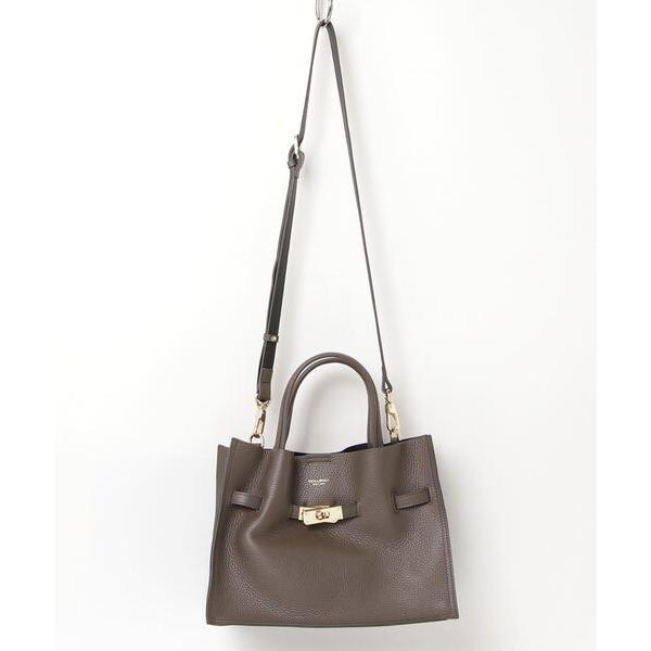 参考価格：31，900円発売時期：2024年06月コンディション：A（使用感なし）数回使用した程度で使用感が感じられないアイテム参考商品名：VIOLAd’ORO (ヴィオラドーロ) TRERO/V-1496/イタリアンWフェイスレザートート...