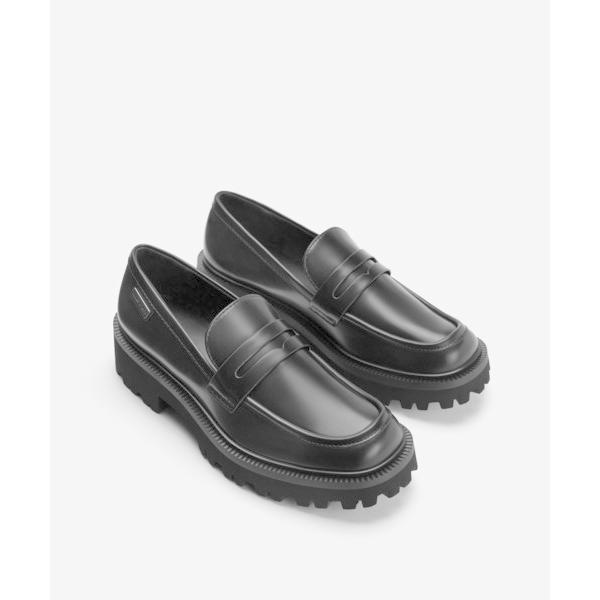 参考価格：10，900円発売時期：2023年10月コンディション：B（目立つ使用感なし）使用感が少ない、または気にならないアイテムかかと：擦り減り表面：履きジワ、傷参考商品名：カバードリッジソール ローファー参考品番：CK1-7090049...