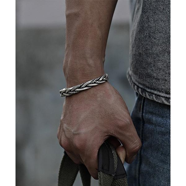 ZOZO問い合わせ番号:104327323ショップ:BAG IN THE DAY，バッグインザデイブランド:B.I.D.，ビーアイディー商品名:《Bz》シルバーデザインバングル/ブレスレット/メンズ(T3)カテゴリ:アクセサリー>ブレ...