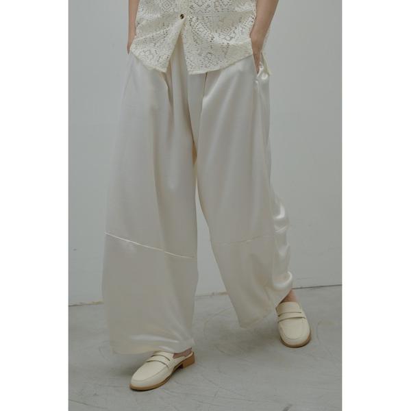 ZOZO問い合わせ番号:104327700ショップ:Avenue，アヴェニューブランド:ANF.MUU，アンフムー商品名:サテンボリュームパンツカテゴリ:パンツ>その他パンツブランド品番:326261-101-018素材:ポリエステル...