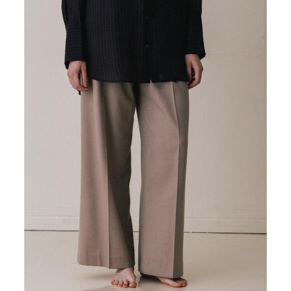 参考価格：20，900円発売時期：2025年08月コンディション：A（使用感なし）数回使用した程度で使用感が感じられないアイテム参考商品名：SAVILE WOOL TWO TUCK TROUSERS/サビルウールツータックトラウザー参考品番...