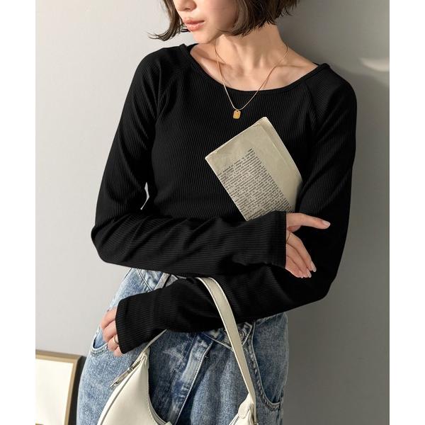 参考価格：3，999円発売時期：2025年08月コンディション：C（やや使用感あり）使用感があり、やや気になる傷や汚れがあるアイテム全体的：汚れ、保管上のにおいがします。参考商品名：デコルテラインを美しく演出。クルーネックリブトップス（長袖...