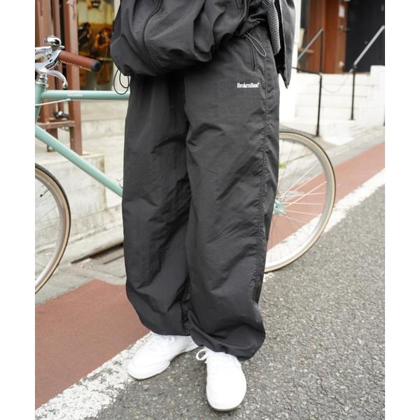 参考価格：5，995円発売時期：2024年02月コンディション：C（やや使用感あり）使用感があり、やや気になる傷や汚れがあるアイテム前身頃・後身頃：汚れ全体的：保管上のにおいがします。参考商品名：24SSナイロンセットアップパンツ参考品番：...