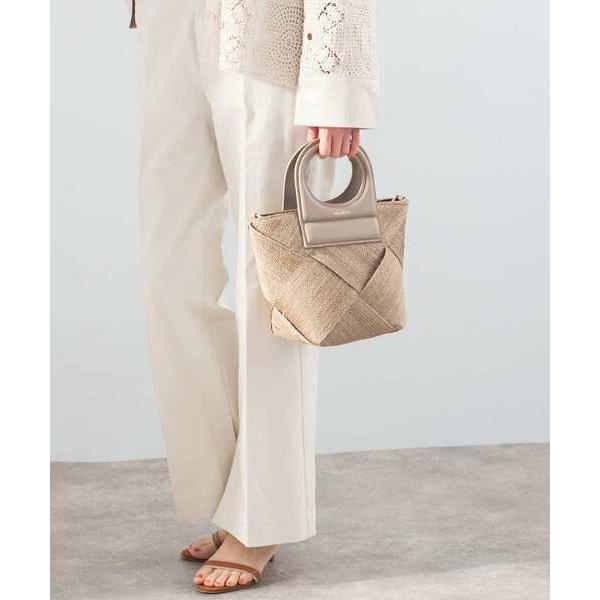 参考価格：20，900円発売時期：2024年03月コンディション：A（使用感なし）数回使用した程度で使用感が感じられないアイテム付属品：保存袋参考商品名：VIOLAd’ORO　アバカレザーハンドルバッグ参考品番：RW45-V8581【商品に...