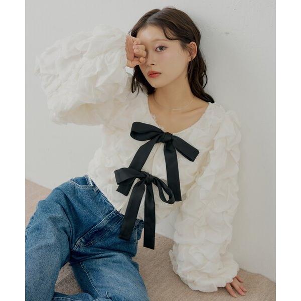 『タイムセール実施中』ZOZO問い合わせ番号:104445694ショップ:Chico，チコブランド:Chico，チコ商品名:【SALON by Chico】前後2wayフロントリボンポコポコブラウスカテゴリ:トップス>シャツ/ブラウス...