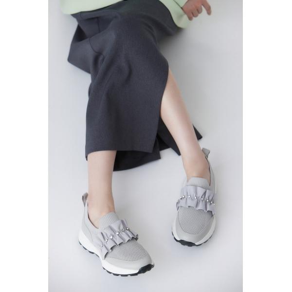 参考価格：23，980円発売時期：2025年02月コンディション：B（目立つ使用感なし）使用感が少ない、または気にならないアイテム全体的：汚れ表面：履きジワ参考商品名：ラッフルニットコンビスリッポン参考品番：350IS149-9105【商品...