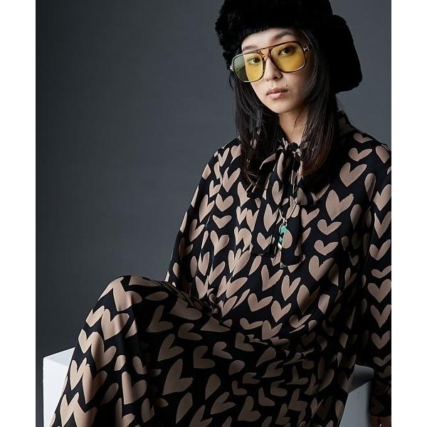 参考価格：6，590円発売時期：2024年11月コンディション：B（目立つ使用感なし）使用感が少ない、または気にならないアイテム前身頃：ひきつれ参考商品名：ハートプリントボウタイロングワンピース ＜大きいサイズ有＞GEVS.参考品番：AMR...