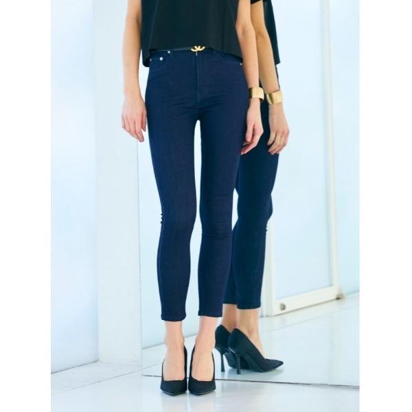 参考価格：9，900円発売時期：2023年04月コンディション：B（目立つ使用感なし）使用感が少ない、または気にならないアイテムポケット：汚れ、色あせ参考商品名：エレガンシャルスキニーデニム　スーパーストレッチ参考品番：642300013【...