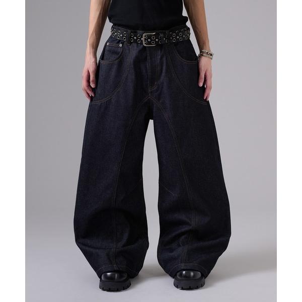 『セール実施中』参考価格：9，900円発売時期：2025年06月コンディション：B（目立つ使用感なし）使用感が少ない、または気にならないアイテム装飾部分：色あせ内側：毛玉参考商品名：13oz Rigid Curve Denim / 13オン...