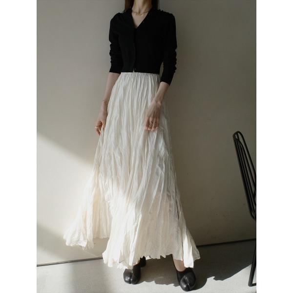 参考価格：9，900円発売時期：2025年09月コンディション：A（使用感なし）数回使用した程度で使用感が感じられないアイテム参考商品名：【RE ARRIVAL】ワッシャーボリュームロングスカート/アイボリー参考品番：8225-60717【...
