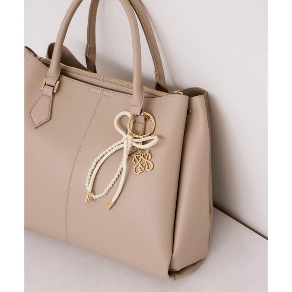 ZOZO問い合わせ番号:104677751ショップ:VIS，ビスブランド:VIS，ビス商品名:VISメタルロゴチャームカテゴリ:アクセサリー>チャームブランド品番:2026-A-BVZ16120素材:合金 樹脂パール 合成皮革原産国:...