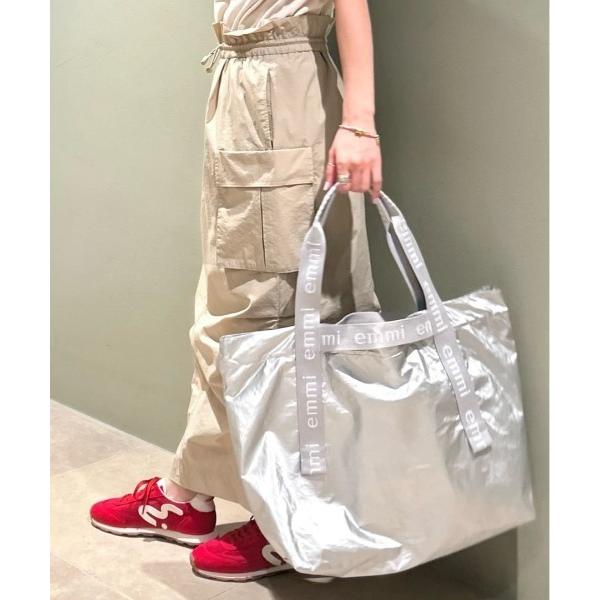 ZOZO問い合わせ番号:104723406ショップ:emmi，エミブランド:emmi，エミ商品名:【ONLINE限定】撥水emmiロゴビックトートバッグカテゴリ:バッグ>トートバッグブランド品番:13WGB262321素材:本体: ポ...