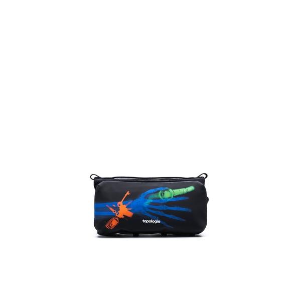 ZOZO問い合わせ番号:104729083ショップ:Topologie，トポロジーブランド:Topologie，トポロジー商品名:Topologie x Pleasures Bags Bottle Sacoche Mediumカテゴリ:バッ...